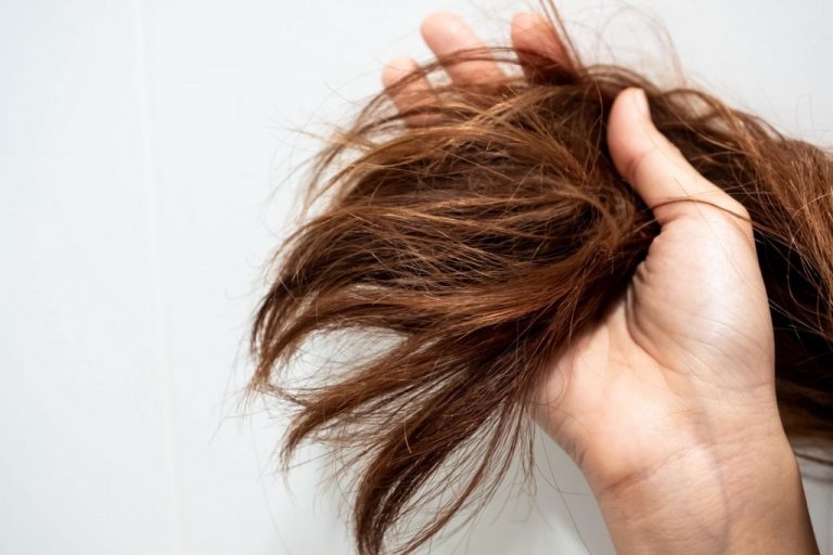 Cabelo ressecado: 10 dicas para recuperar cabelo seco e quais são as causas